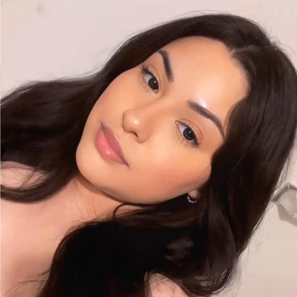 Jacklyn's Closet (@jacklyn_zuniga) | Poshmark